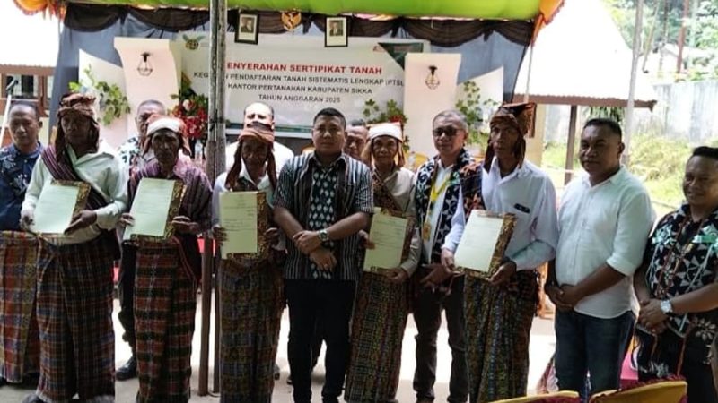 493 Warga Desa Nirangkliung Terima Sertifikat PTSL, Bupati Sikka ...
